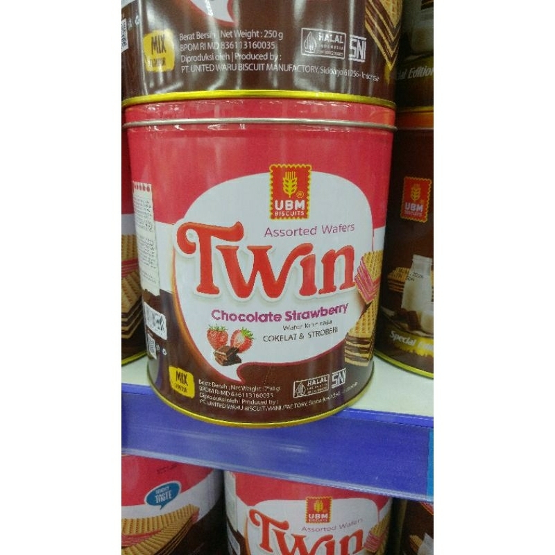 Jual UBM Assorted Wafers Twin Chocolate Strawberry | Shopee Indonesia