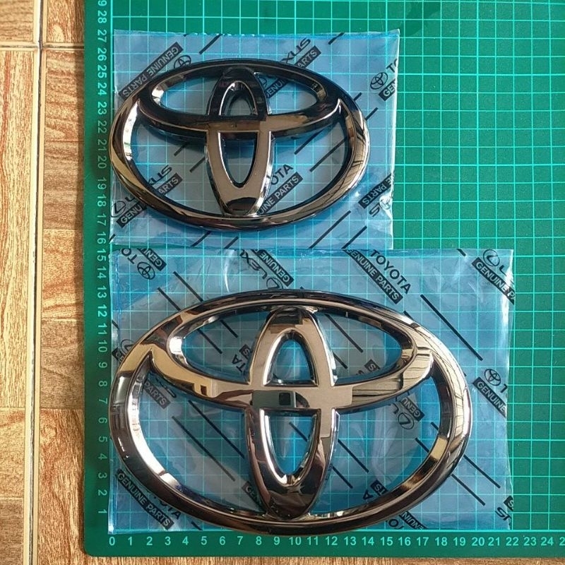 Jual logo black crhome grill depan dan bagasi belakang Toyota Fortuner ...
