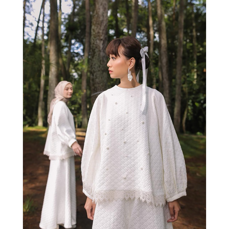 Jual Maima Indonesia - Ceris Top Broken White | Shopee Indonesia