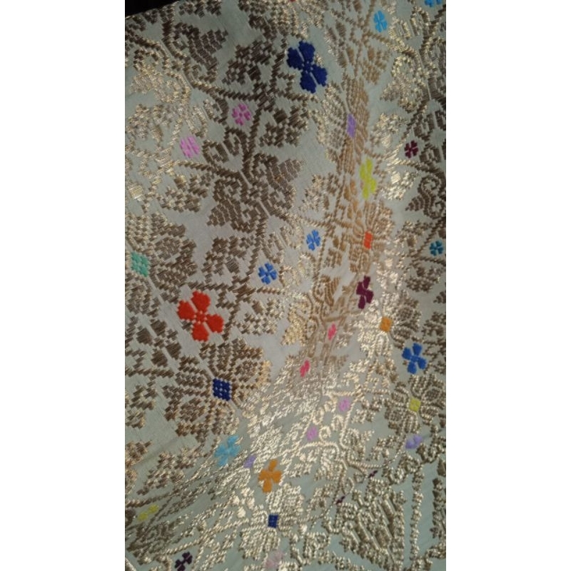 Jual Kain Tenun Songket Bali Benang Emas ( Karang Asem ) | Shopee Indonesia