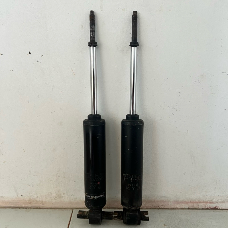 Jual SHOCKBREAKER FRONT DEPAN L300 COLT T120 ELSAPEK ORIGINAL KYB | Shopee Indonesia
