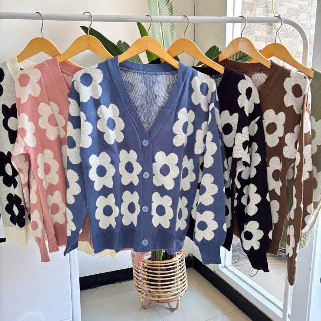 Jual Attakai - Alma Cardigan Rajut Wanita Bunga Flowers | Shopee Indonesia