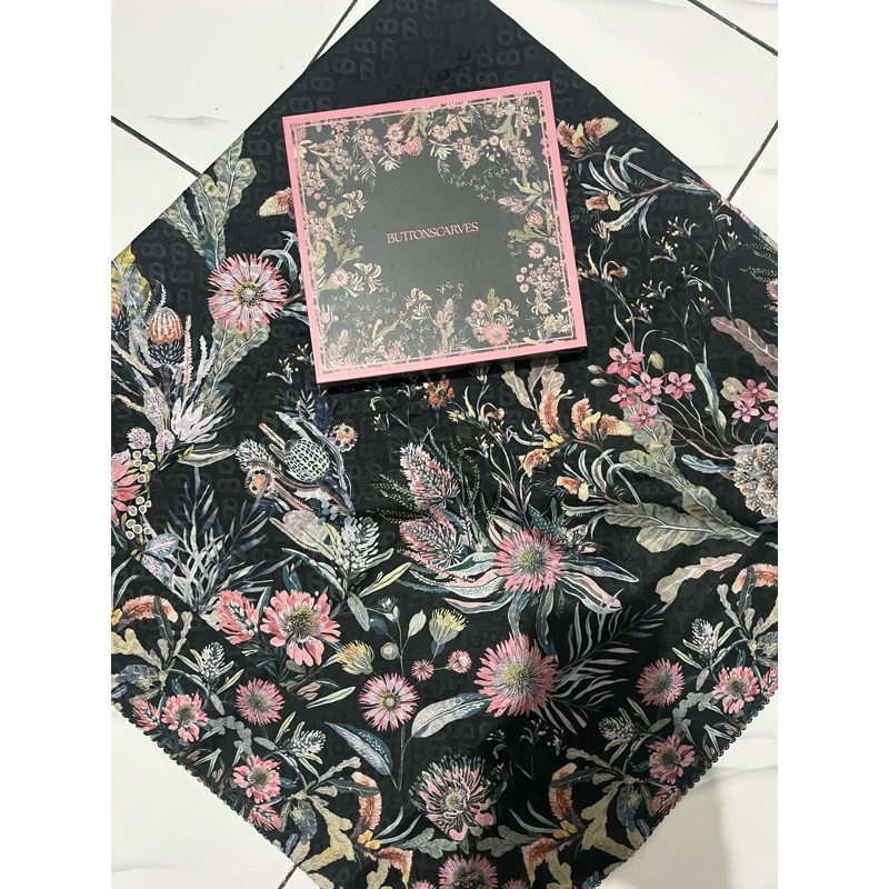 Jual NWT Buttonscarves MFP 2025 Onyx SPLIT | Shopee Indonesia