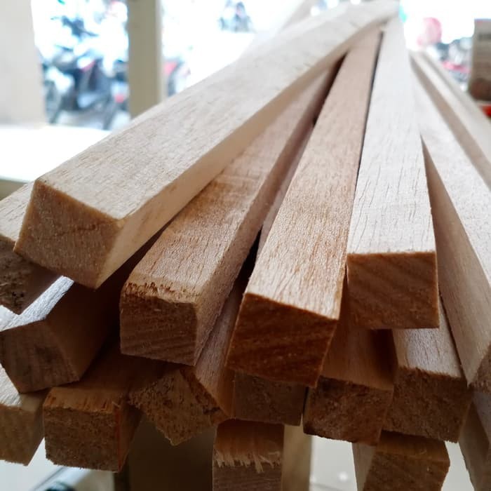 Jual Balsa stick / stik 2cm x 2cm Panjang 72cm Bahan maket kualitas ...