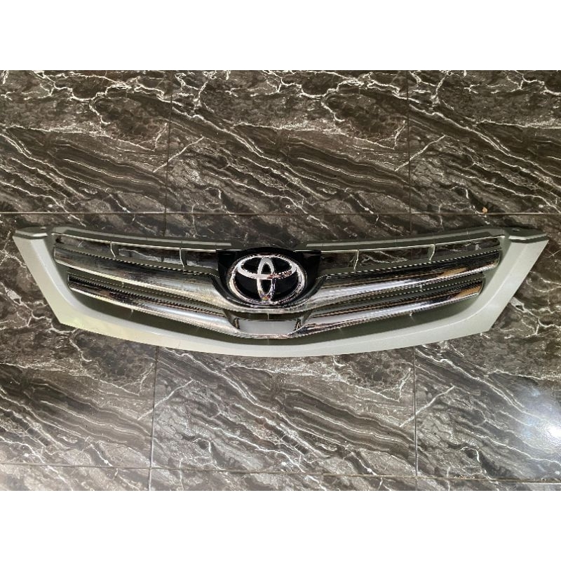 Jual Grill gril depan lambang depan Toyota kijang Innova 2004 2011 ...