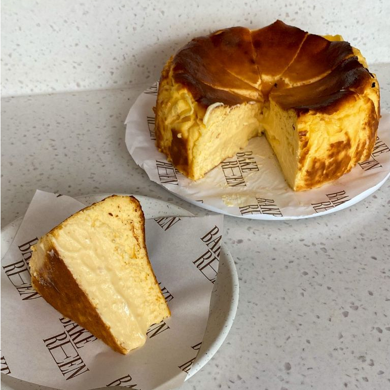 Jual BAKEREEN.ID BASQUE BURNT CHEESECAKE WHOLE ORIGINAL MATCHA MOCHI ...