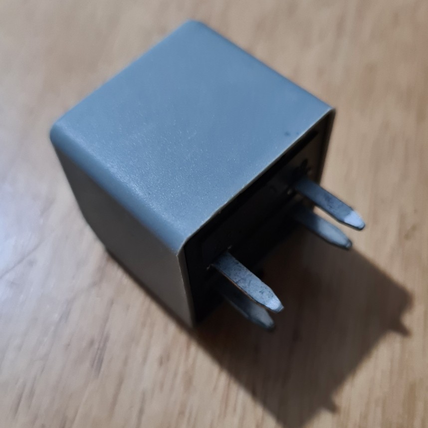 Jual RELAY POWER FLASHER SEN 12V SOKET 4 PIN KIA CARNIVAL CARENS 1& 2 ...