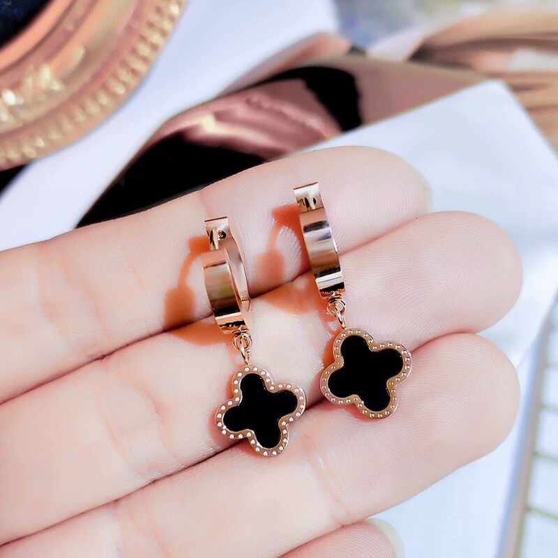 Jual Anting Kilp Titanium Wanita Korea Model bunga Clover Terbaru ...