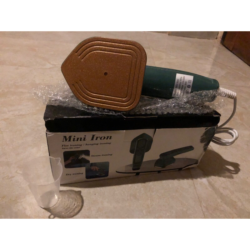 Jual Setrika Mini Portable Travel Spray Listrik / Foldable Travel ...