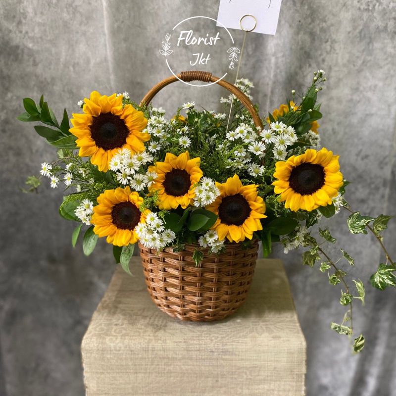 Jual Flower Basket Rangkaian Bunga Segar Bunga Hadiah Ucapan | Shopee ...