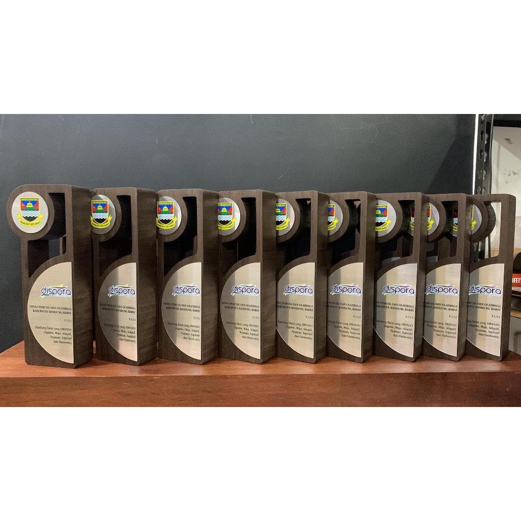 Jual Trophy Kayu Custom (Tipe-3) | Piala Kayu Custom | Plakat Kayu ...