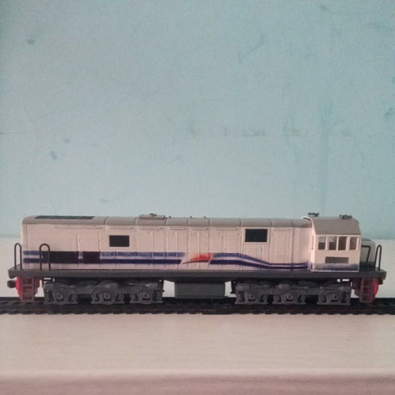 Jual Miniatur Kereta CC 201 Skala HO Livery Putih Biru Logo PT KAI ...
