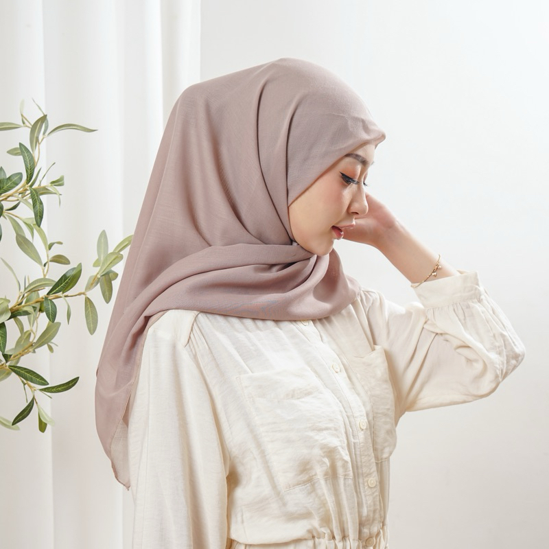Jual Hijab Paris Jadul Segi Empat Anti Letoy Anti Mleyot / Paris Jadul ...