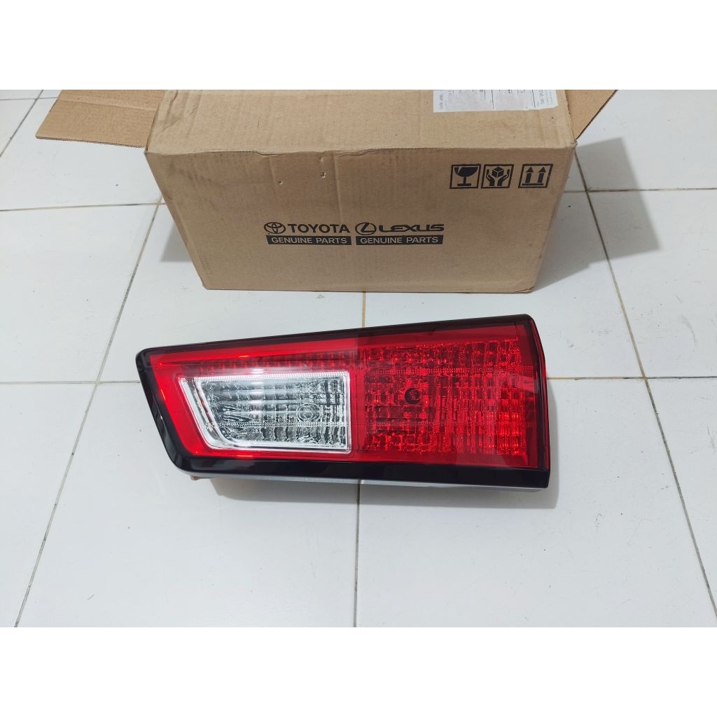 Jual lampu reflektor bagasi belakang toyota innova reborn facelift 2021 ...