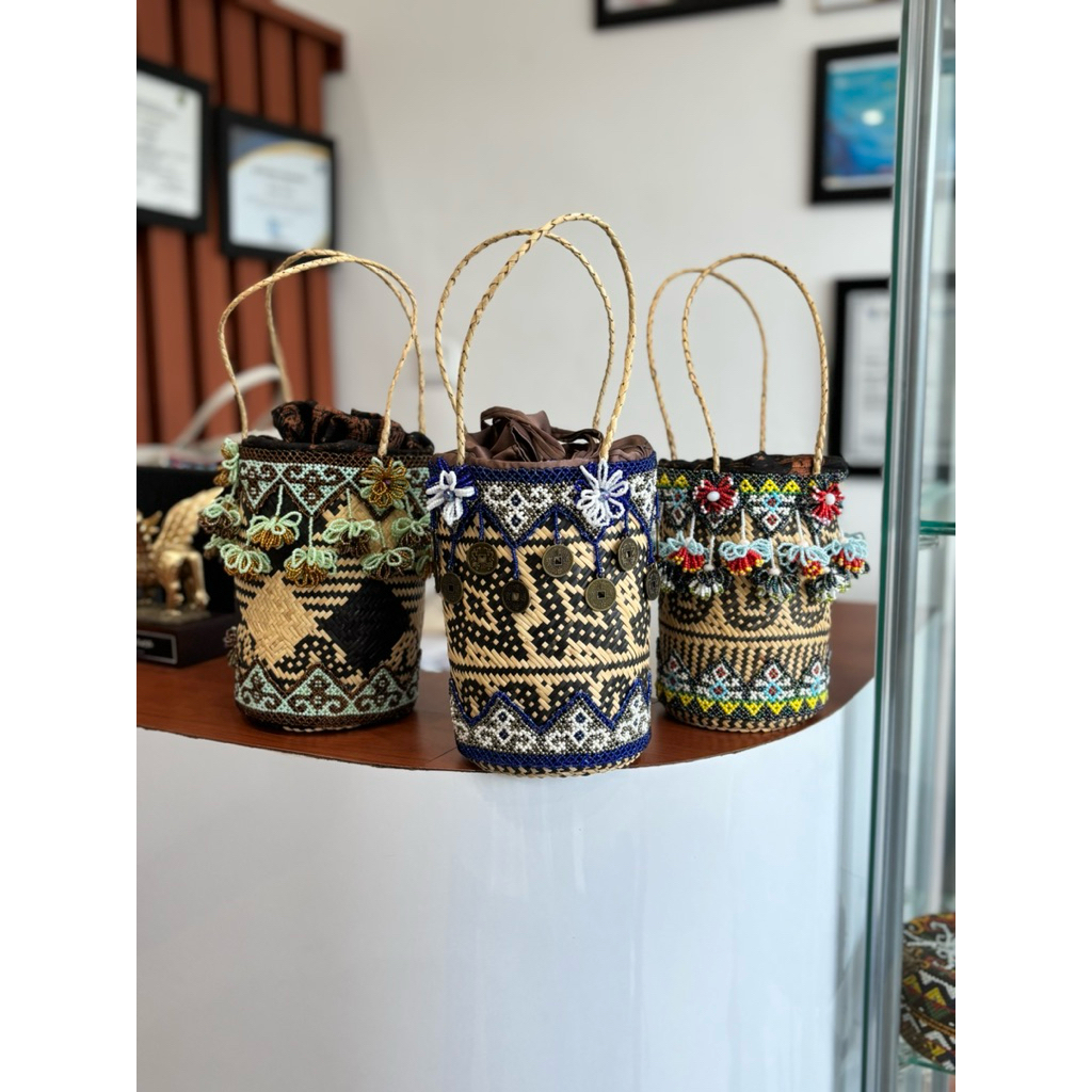Jual Manika Kaltim - Tas Anjanika Tas Anjat Rotan Etnik Dayak ...