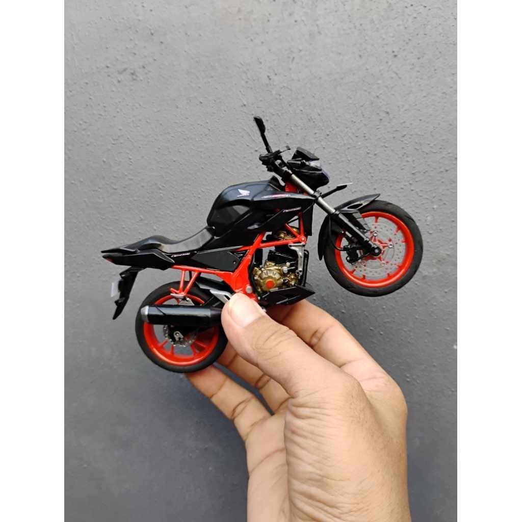 Jual Diecast miniatur motor HONDA CB150R New Skala 1:12 Bisa Request ...
