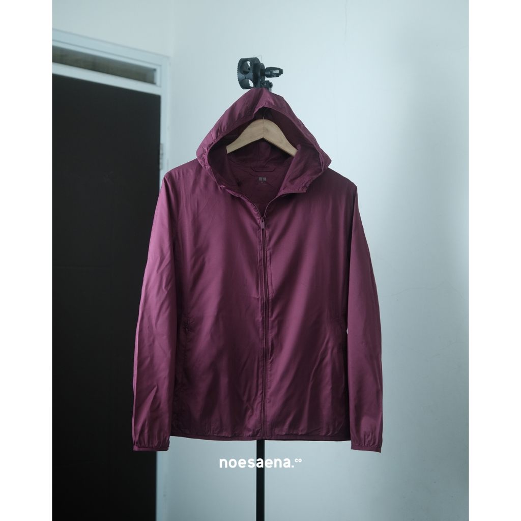 Jual Uniqlo Lightweigh Jacket | Shopee Indonesia