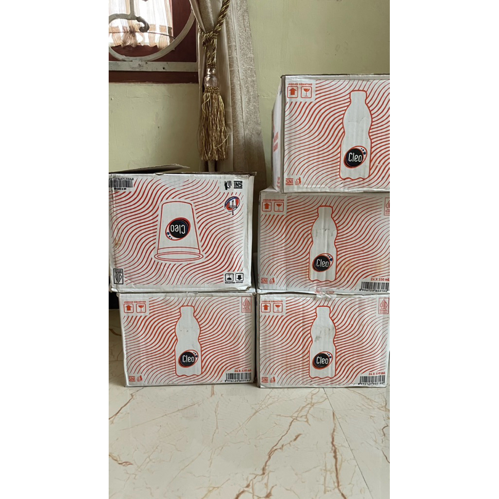 Jual Air mineral cleo 1 dus cup 220ml, botol 330ml | Shopee Indonesia