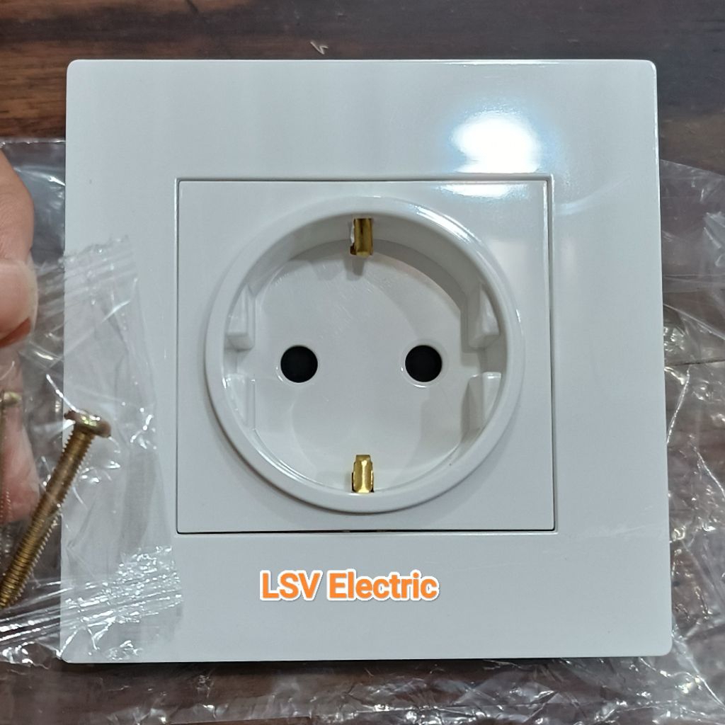 Jual Stop Kontak Boss tipe B10426 PUTIH, ORIGINAL | Shopee Indonesia