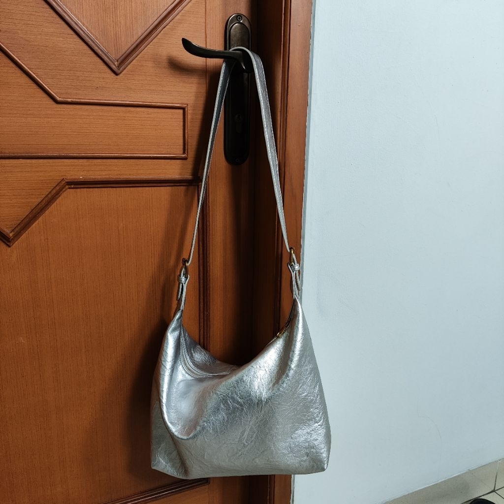 Jual Tas 2 in 1 sling bag + tote bag silver KKV / Crossbody Bag Tote ...