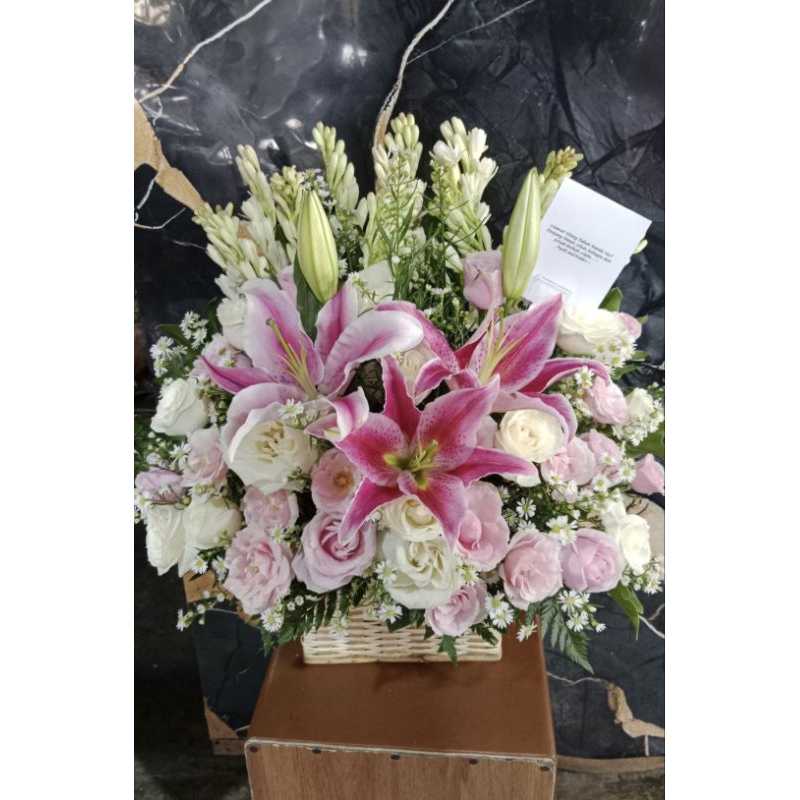 Jual rangkaian bunga meja/bunga lily mix mawar dan sedap malam/bunga ...