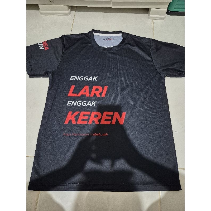 Jual Jersey Lari Tulisan Enggak Lari Enggak Keren Size M | Shopee Indonesia