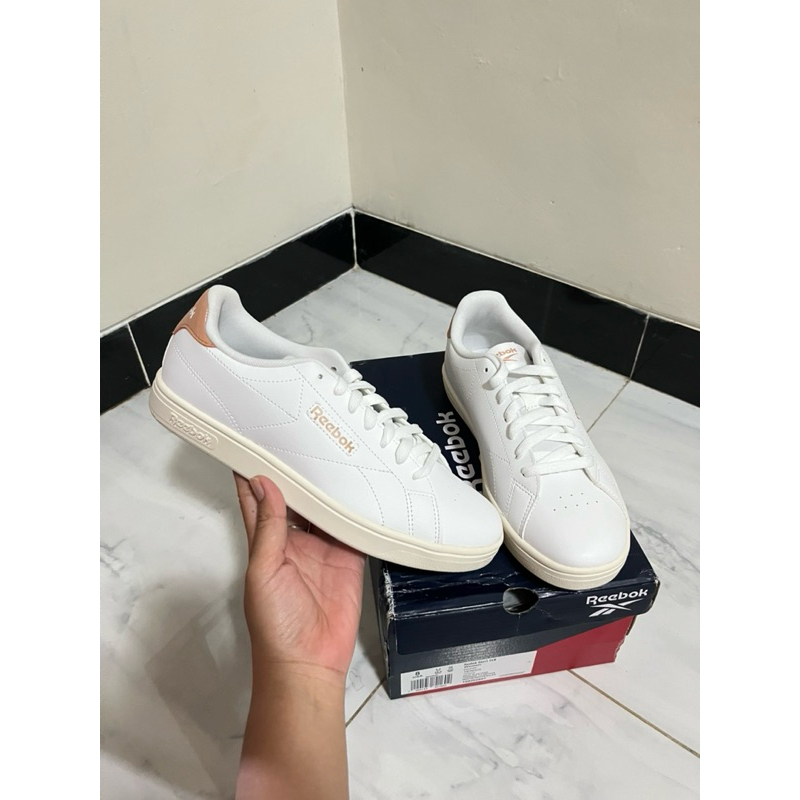 Jual Sepatu sneakers / Tennis Reebok women putih kulit sintetis sale 70 ...