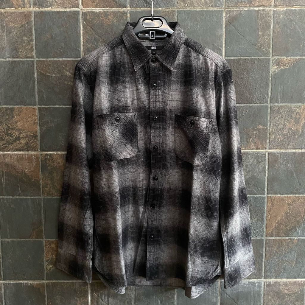 Jual Uniqlo Veterano Flannel Shirt - Dark Grey | Shopee Indonesia