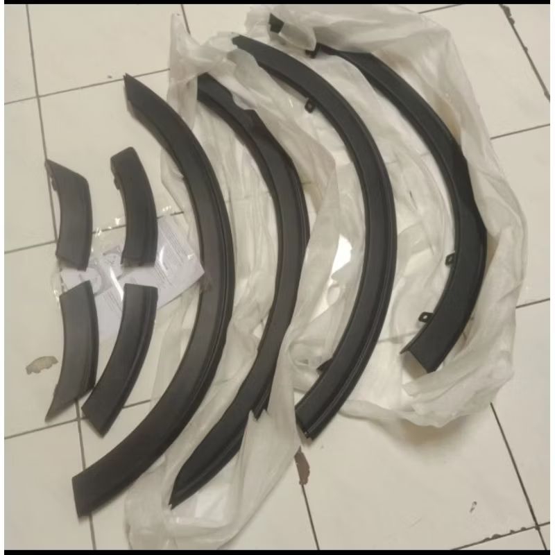 Jual Over fender Bodykit Innova Venturer Facelift 2021/2022 original ...