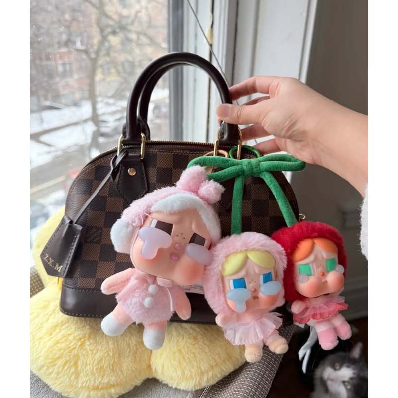 Jual Crybaby Cry baby cherry Pop mart crybaby cherry ori PM 100% ...