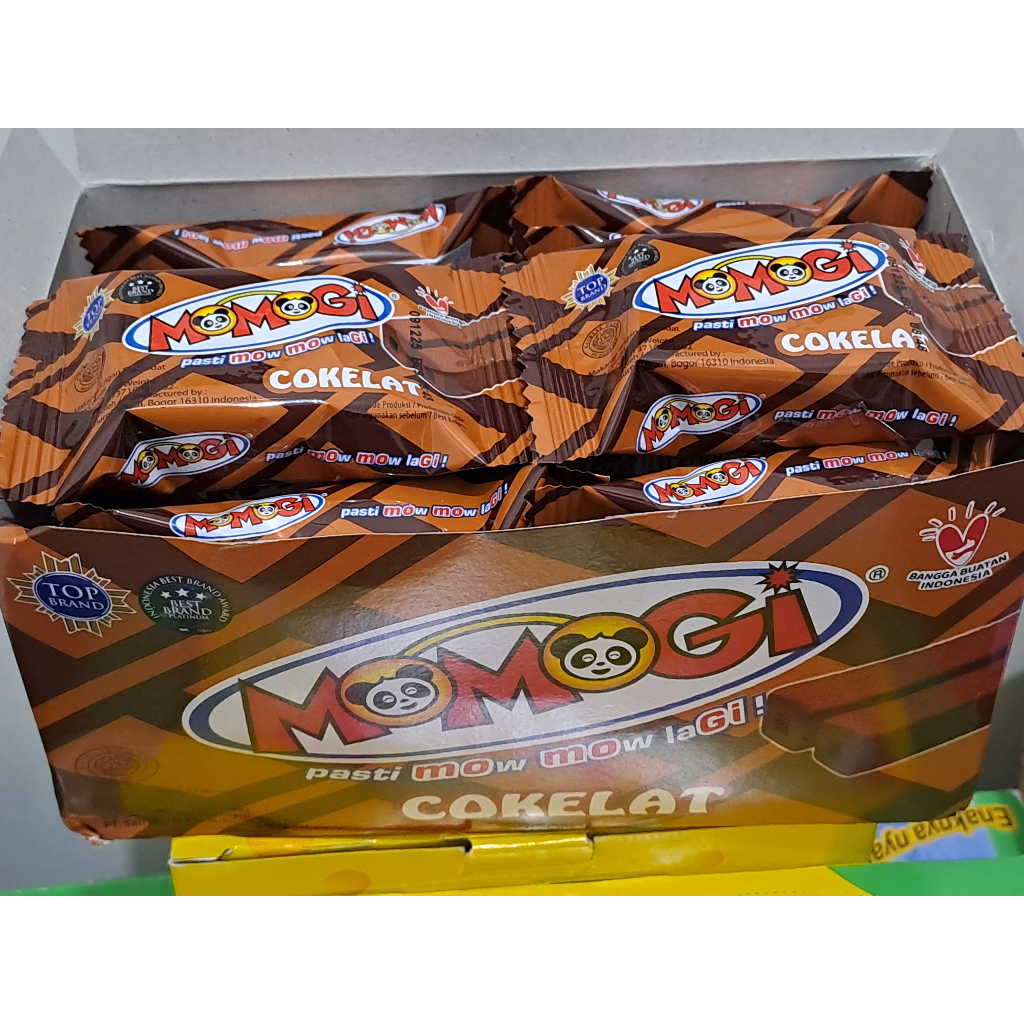 Jual MOMOGI STICK SNACK 100 GRAM ISI 20 PCS RASA COKLAT | Shopee Indonesia