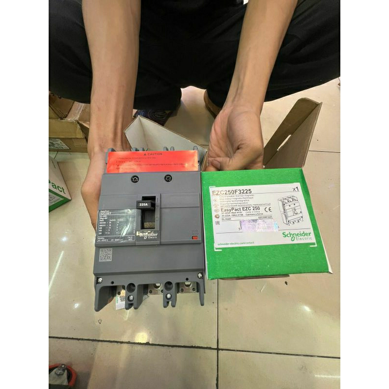 Jual MCCB Schneider Easypact EZC250F 3 Phase 225 Ampere | Shopee Indonesia