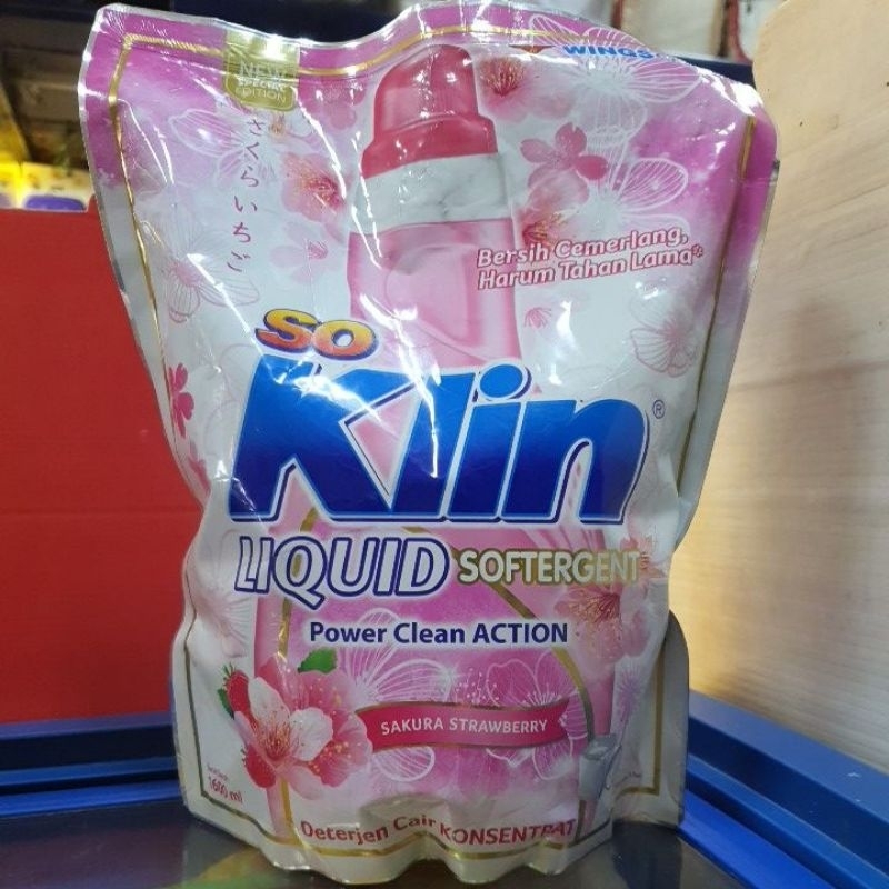 Jual So Klin Liquid Softergent Sakura Strawberry 1600ml | Shopee Indonesia