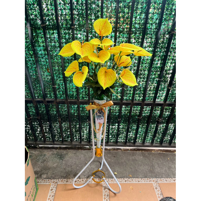 Jual BUNGA ARON PANDA KUNTUM 18 BERIKUT POT STANDING BESI CORONG /Bunga ...