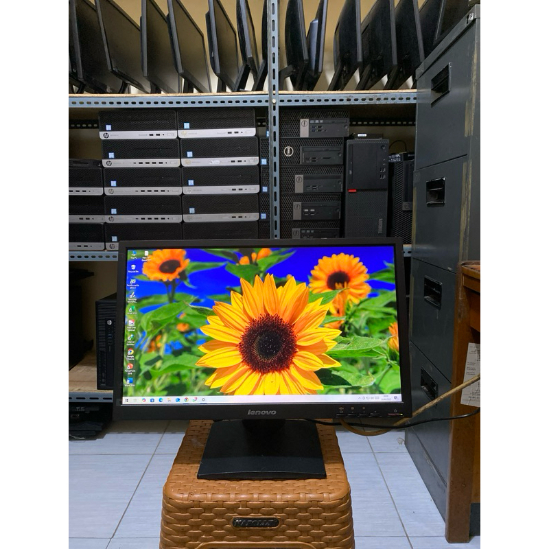 Jual obral monitor lenovo lcd 20 inch wide ex kantor bergaransi ...