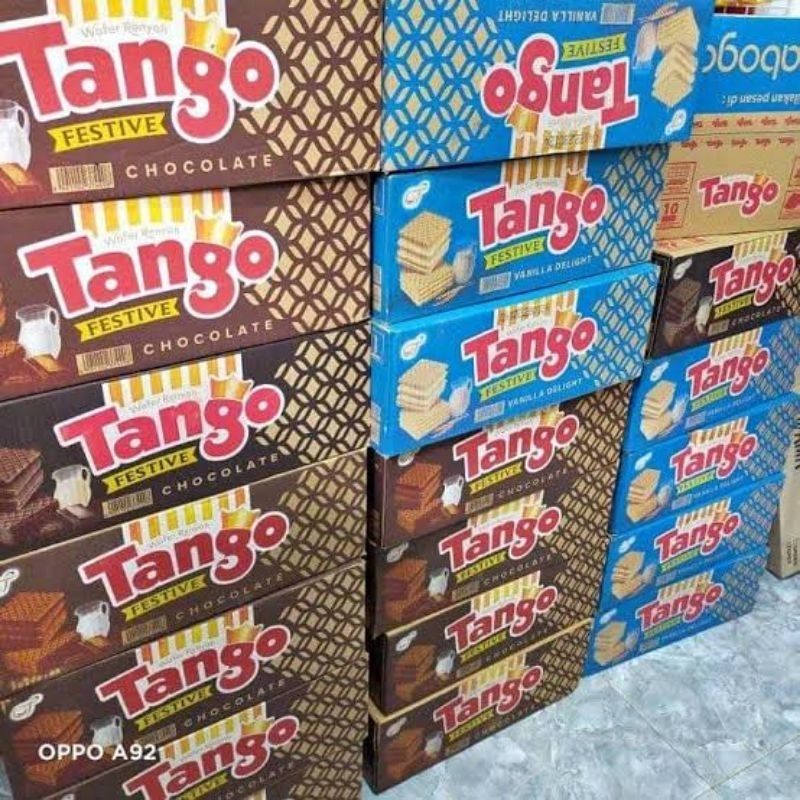 Jual WAFER TANGO KALENG RANDOM - COCONUT/VANILA/COKLAT/KEJU | Shopee ...