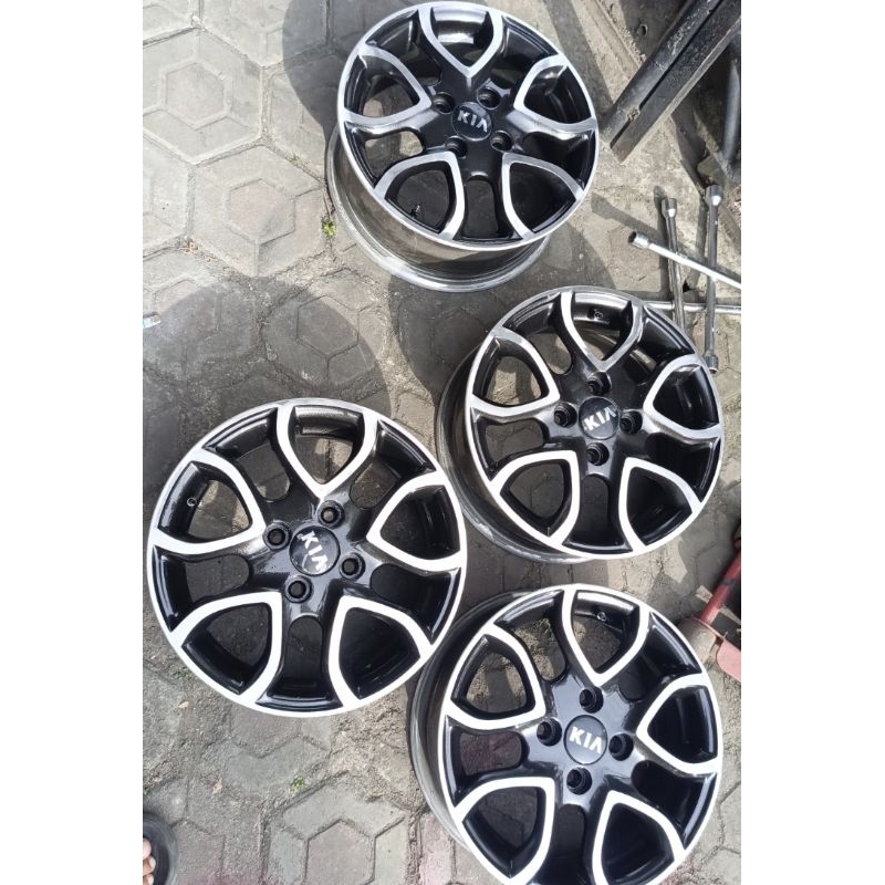 Jual 4 velg R14 PCD 100 original Kia picanto mulua no geol no retak cat ...