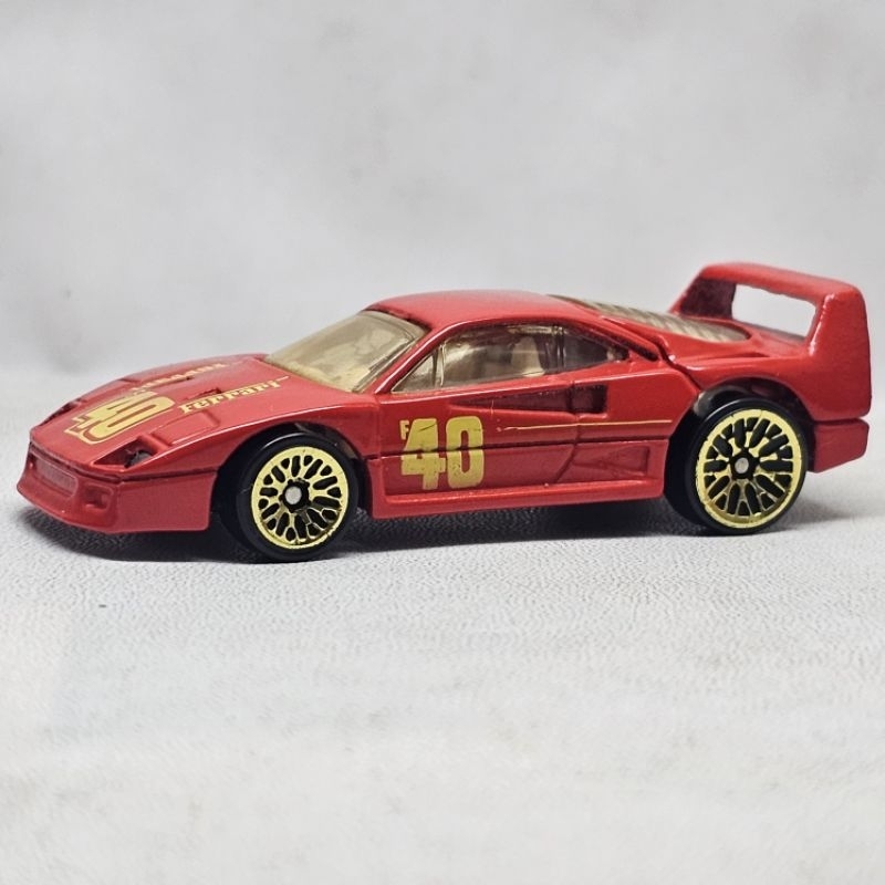 Jual Hot wheels loose mint Ferrari F40 gold medal eks display | Shopee ...