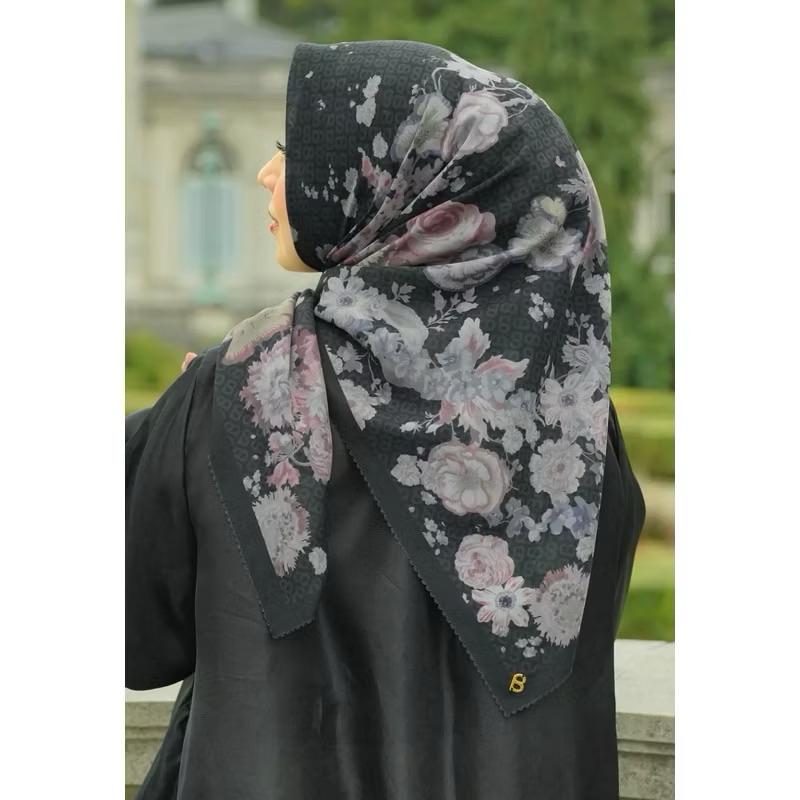 Jual Buttonscarves Blume Series -Jet Set (Hitam) | Shopee Indonesia