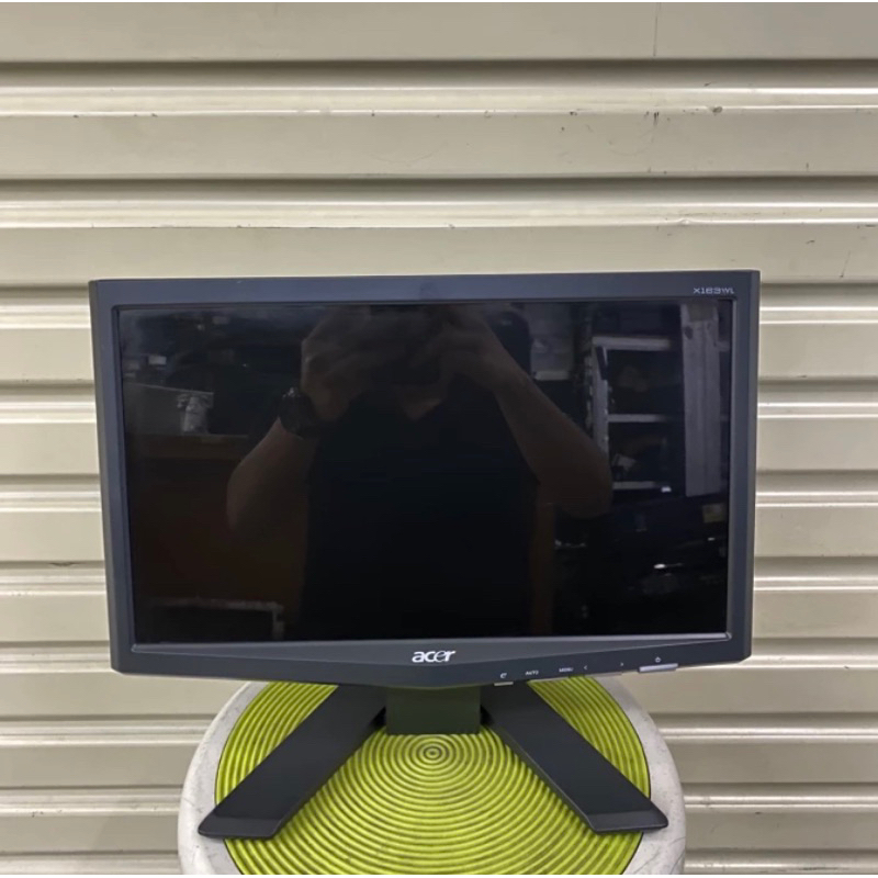 Jual Monitor LED 16 Inch Wide Screen Layar Crystal Mulus | Shopee Indonesia