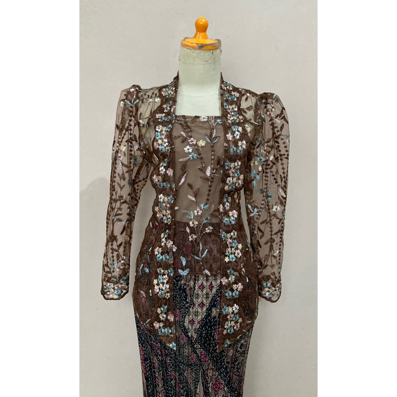 Jual Kutu Baru Motif Bunga | Kutu Baru Modern | Kebaya Modern | Shopee ...