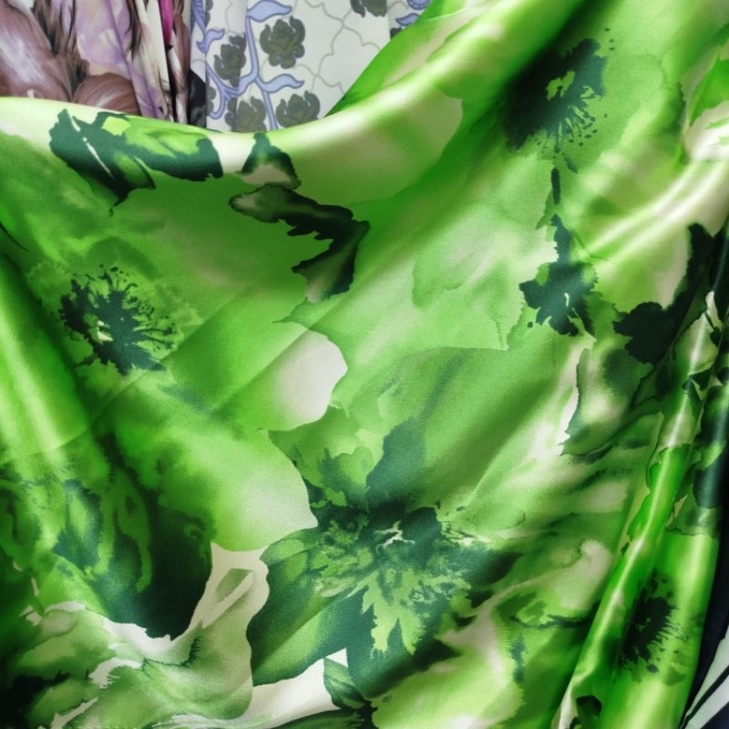 Jual Bahan satin silk motif / kain satin / kain satin motif bunga ...