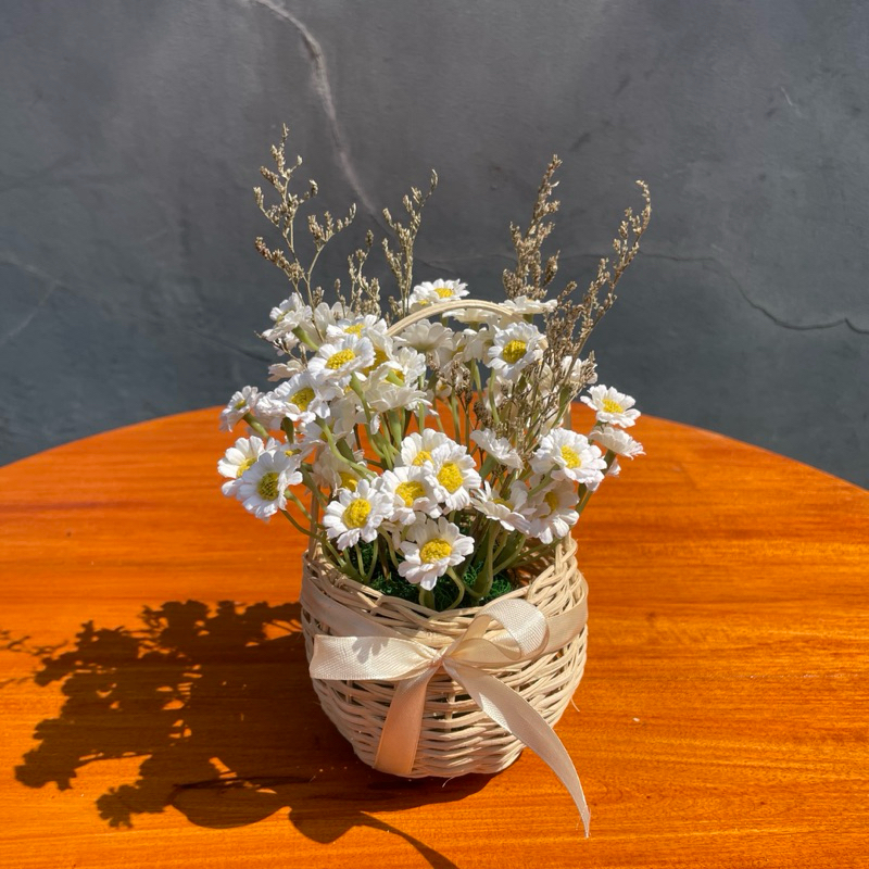 Jual Hiasan bunga mini / dekorasi meja / artificial / vas rotan ...