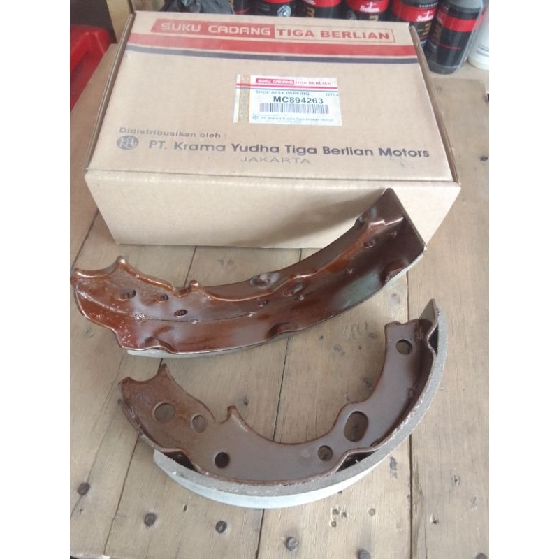 Jual Hand brake shoe Kampas rem tangan Canter PS110/125/135/Dutro ...