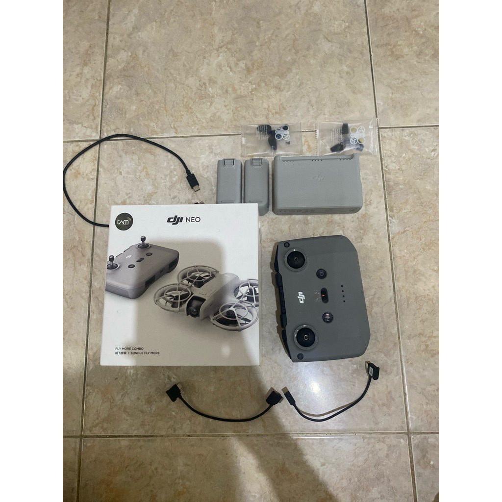 Jual DJI RCN3 + charging hub dan 2 baterai | Shopee Indonesia