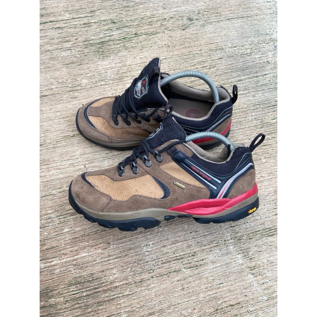 Jual sepatu gunung, hiking second nepa | Shopee Indonesia