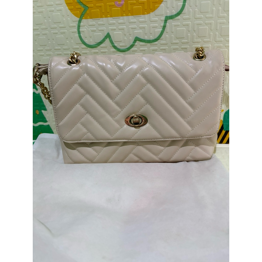 Jual Berrybenka tas shoulder bag sofia penelope warna Beige | Shopee ...