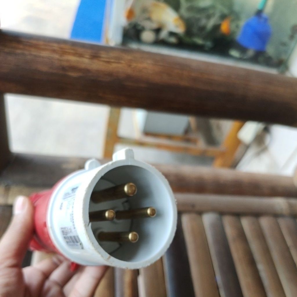 Jual plug mounting panel steker genset 32a ip44 4 pin schneider bekas ...