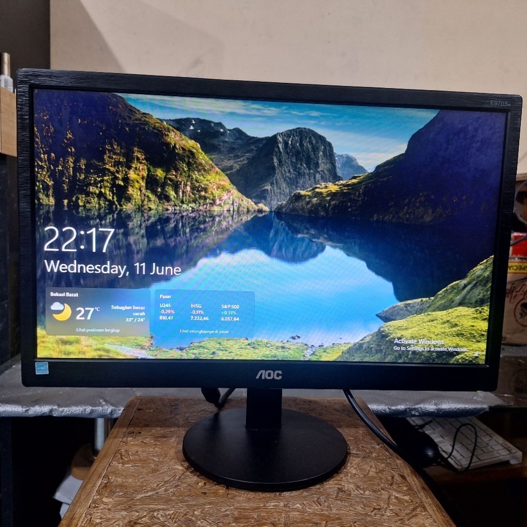 Jual monitor aoc 19 inc like new ,normal | Shopee Indonesia