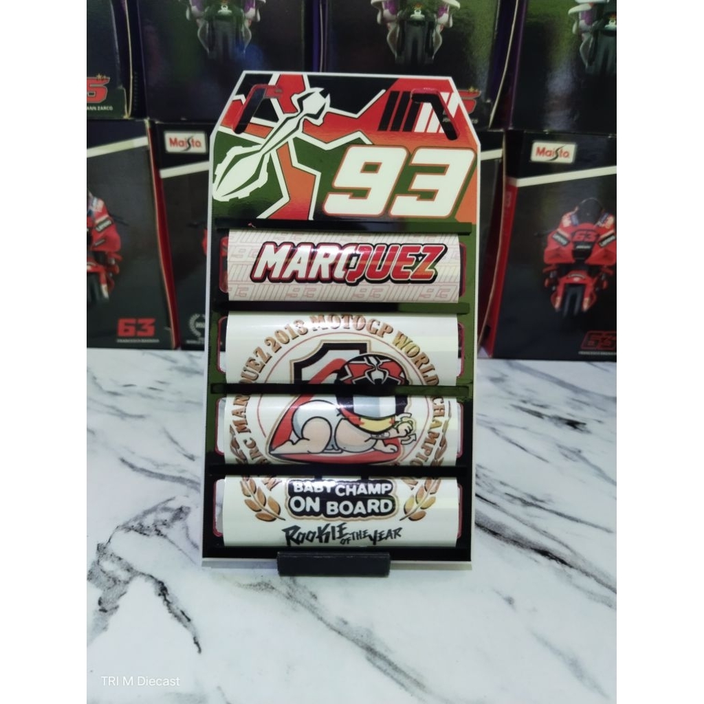 Jual Miniatur pit board marc marquez world champion motogp 2013 skala 1 ...